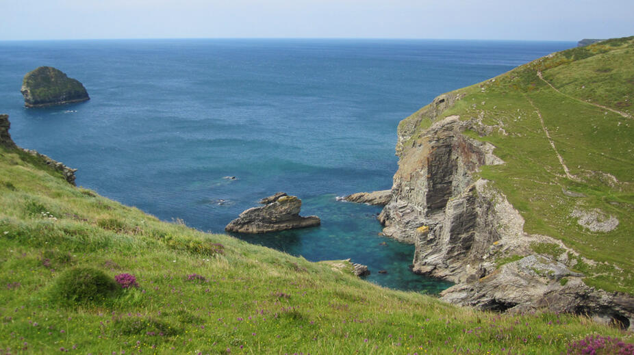 Circular walk from Trebarwith Strand to Backways Cove